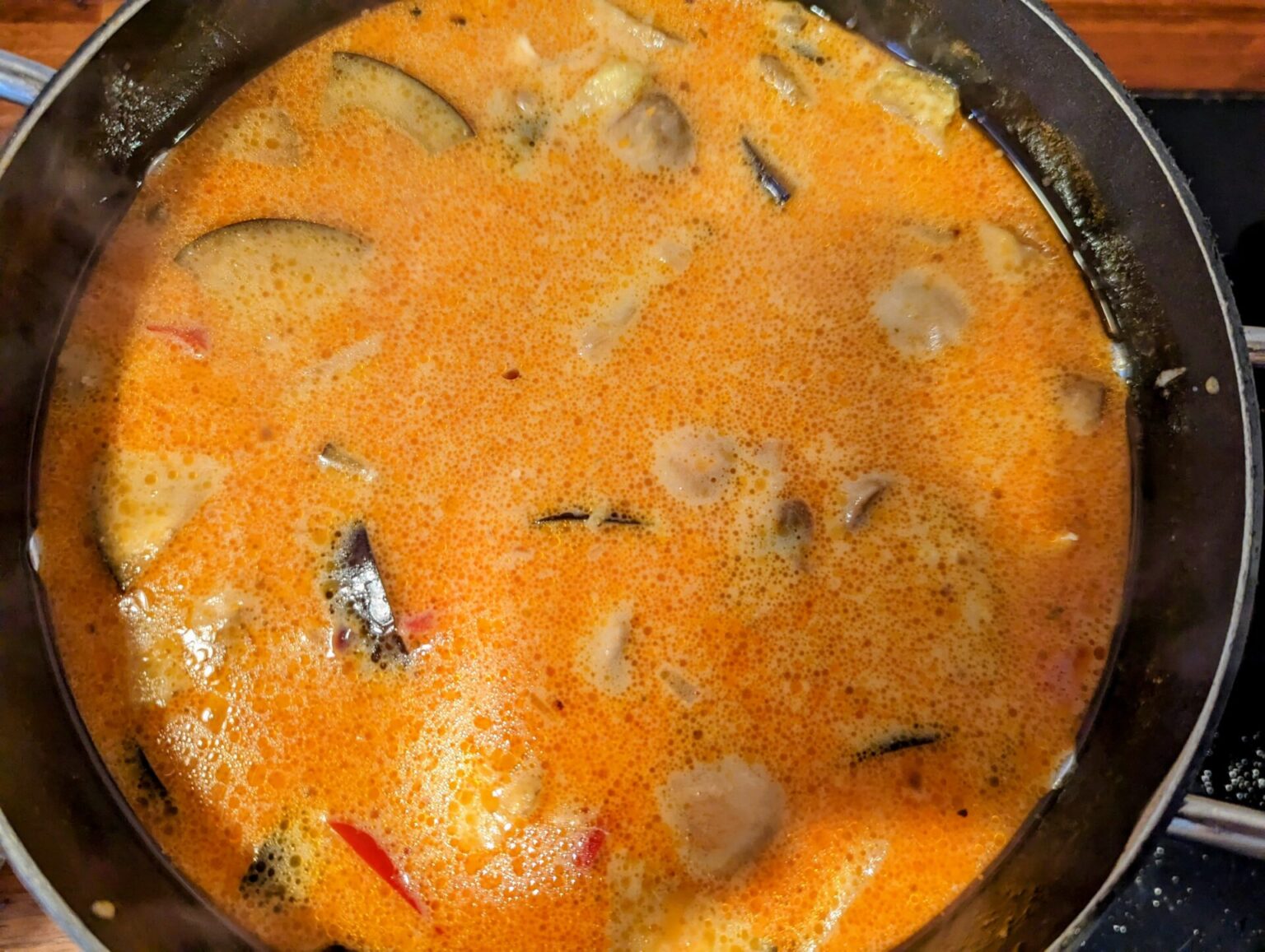 Thaisuppe med kokosmælk og kylling (keto-venlig) - Ketomums